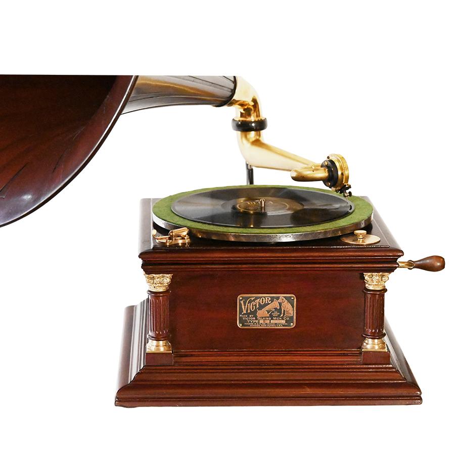 American Victor VI 78 RPM Spearpoint Horn Mahogany Phonograph ...